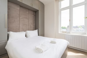 Estúdio design, banheiro privativo | 1 quarto, roupas de cama premium, cortinas blackout