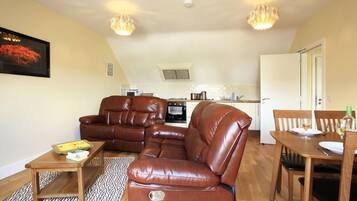 Apartamento Deluxe | Sala | TV de ecrã plano