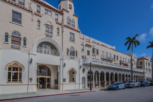 Palm Beach Hotel Condo Designer Chic One Bedroom - Palm Beach, FL