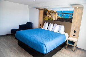 Quarto Individual Superior, 1 cama king-size | Ferro/tábua de engomar, Wi-fi grátis, roupa de cama fornecida 