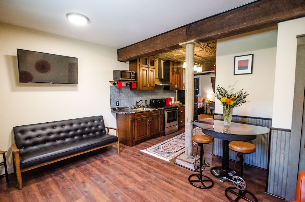 Tobacco Warehouse Inn - Viroqua, WI