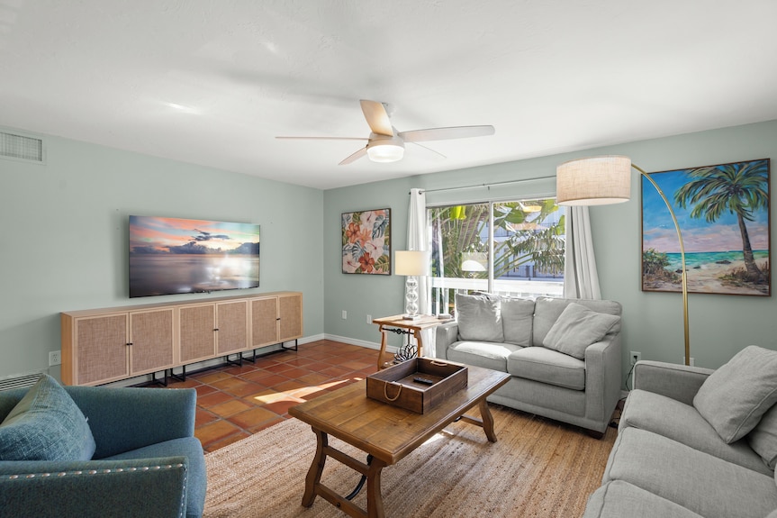 Sun-soaked & Relaxing Gem ~ Steps To Beach ~ Pool! - 薩拉索塔