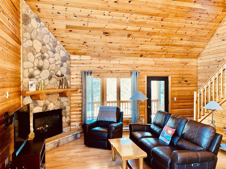 Lutsen Log Lodge! Ski, Hike, Swim & Bike, Stay 3 For 2 Through April - Minnesota