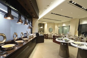 Café da manhã com buffet todos os dias (KRW 25000 por pessoa) 