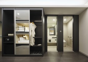 Roupas de cama premium, edredons de pluma, cofres nos quartos