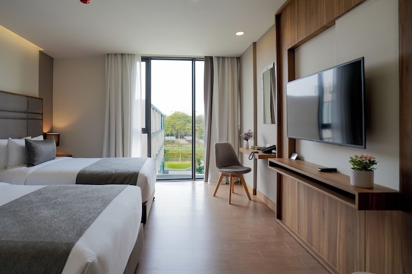 Quarto Deluxe, 2 camas individuais, vista para a piscina | Vista do quarto