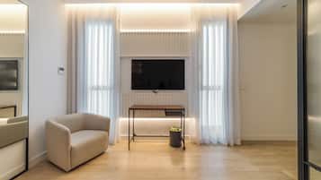 1 quarto, minibar, cofre com capacidade para portátil