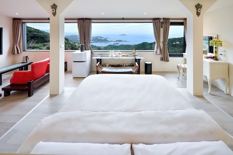 Quarto Quádruplo Comfort | Secretária, Wi-fi grátis, roupa de cama fornecida . Windsor's Sunlight Han-Guan