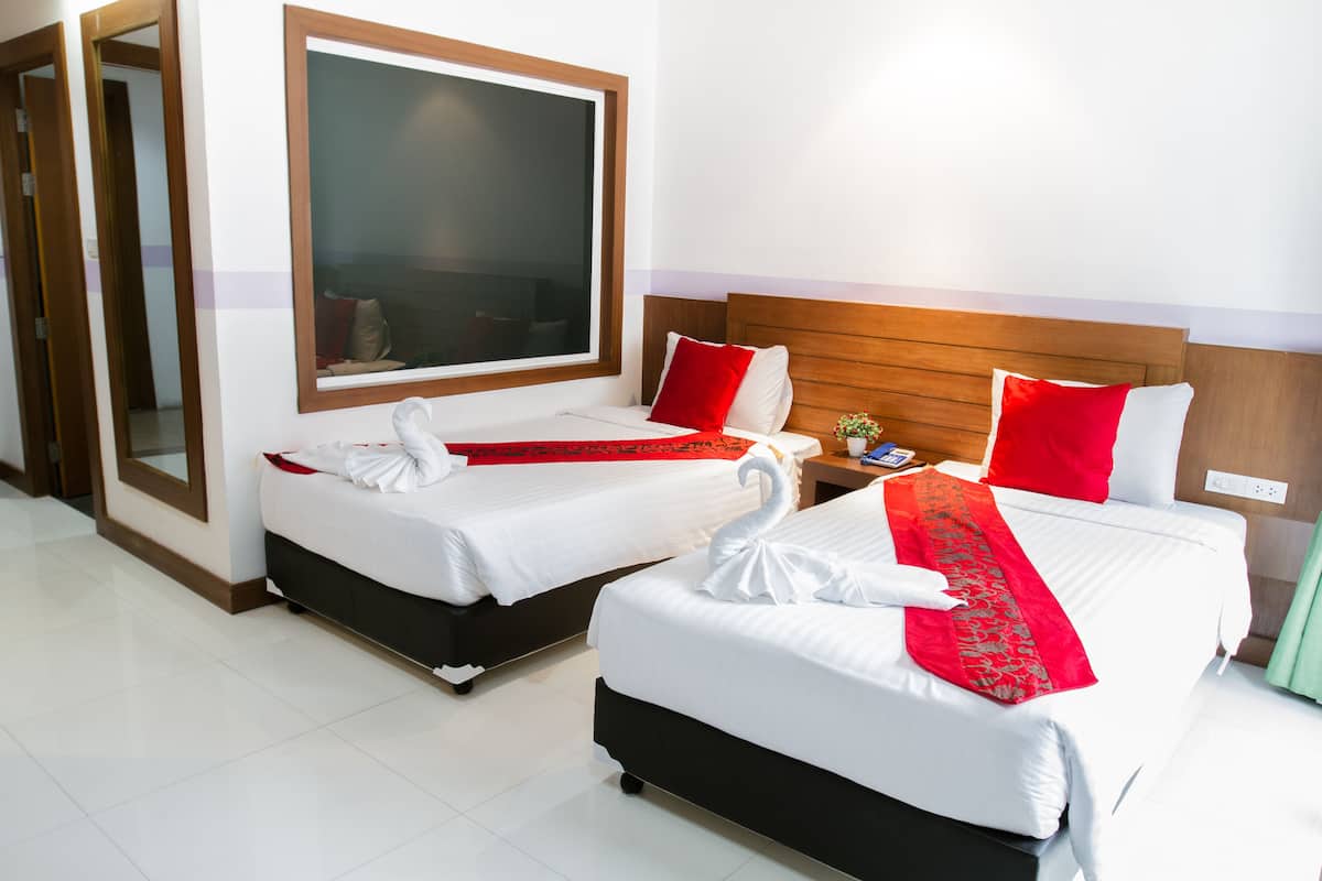 Cofre no quarto, secretária