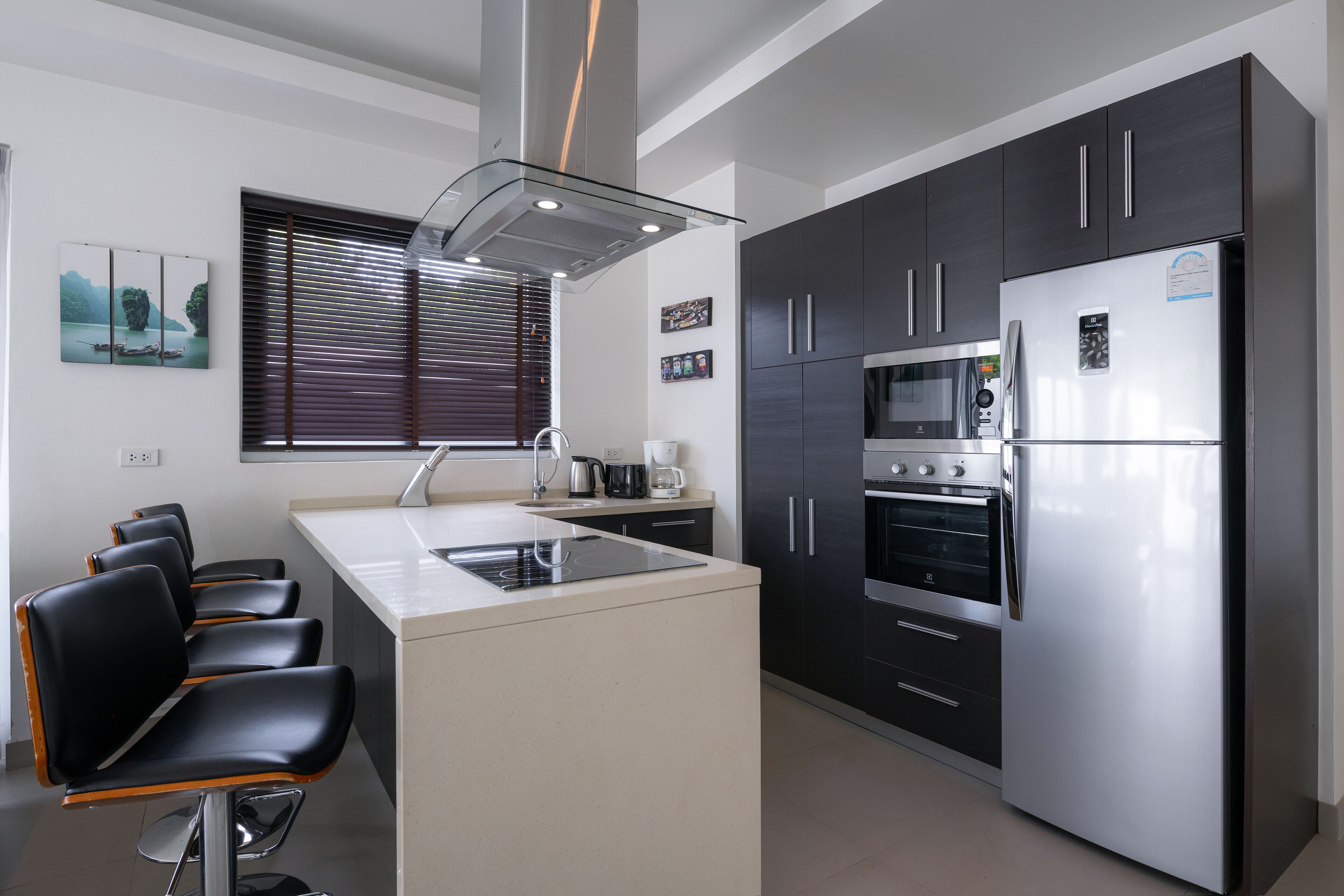 Vila superior, 3 quartos, para não fumantes, cozinha | Cozinha privada | Geladeira grande, micro-ondas, fogão, cooktop