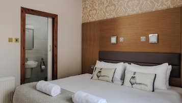 Quarto casal ou duplo, 1 quarto | Ferros/tábuas de passar roupa, Wi-Fi de cortesia, roupa de cama