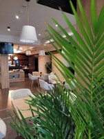 Pequeno-almoço tipo buffet diário mediante uma taxa