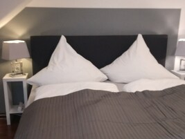 Apartamento, 2 quartos | 2 quartos, individualmente decorados, individualmente mobiliados
