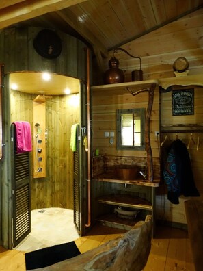Cabana romântica (du Grizzly) | Banheiro | Toalhas de banho, papel higiênico