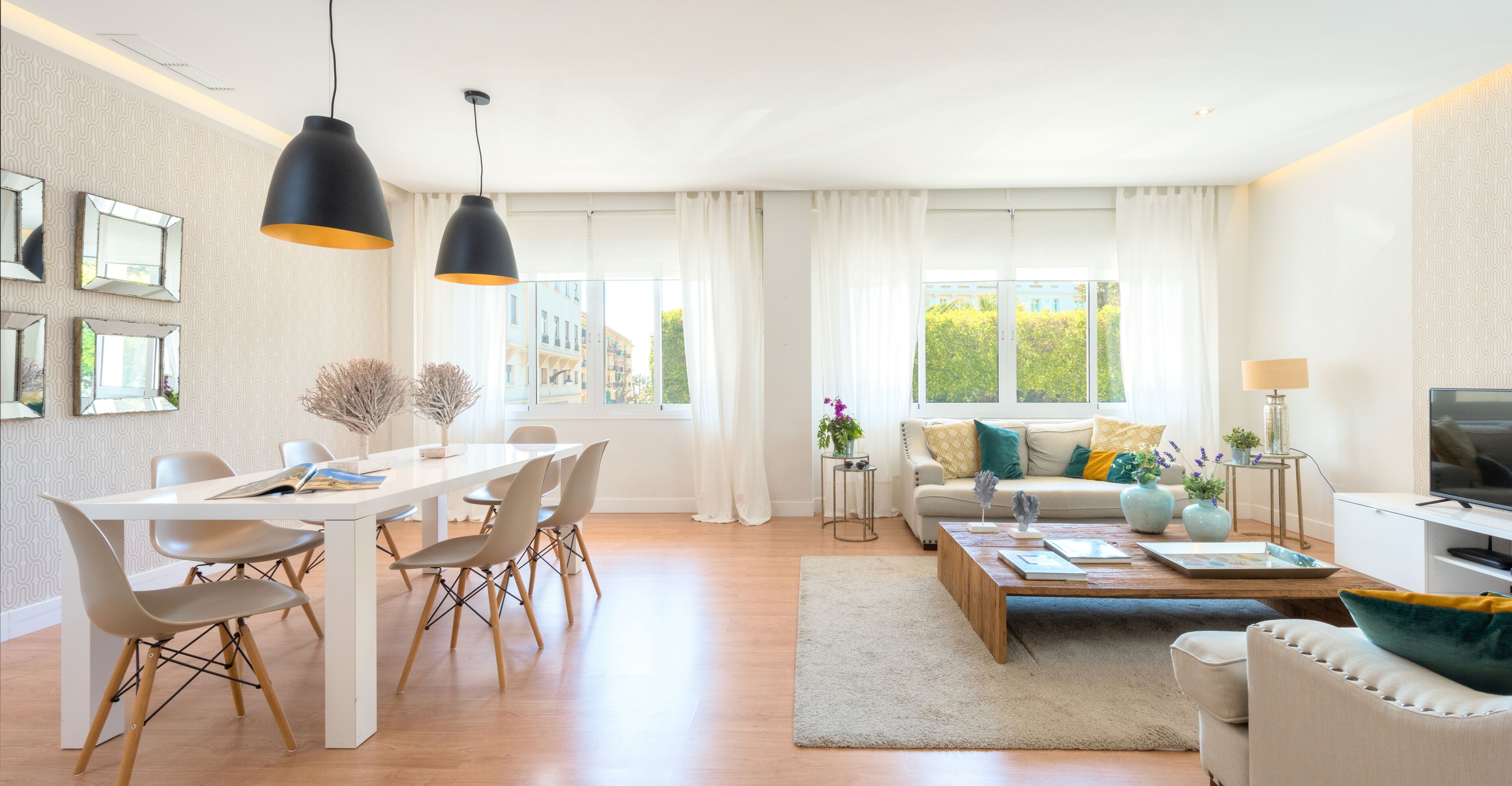 Apartamento (3 Bedrooms) | Sala de estar | TV 32 polegadas com canais a cabo