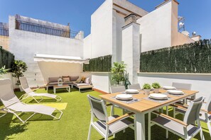 Apartamento, terraço (2 Bedrooms) | Opções para refeição ao ar livre