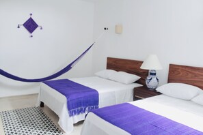 Quarto quádruplo luxo | Wi-Fi de cortesia, roupa de cama