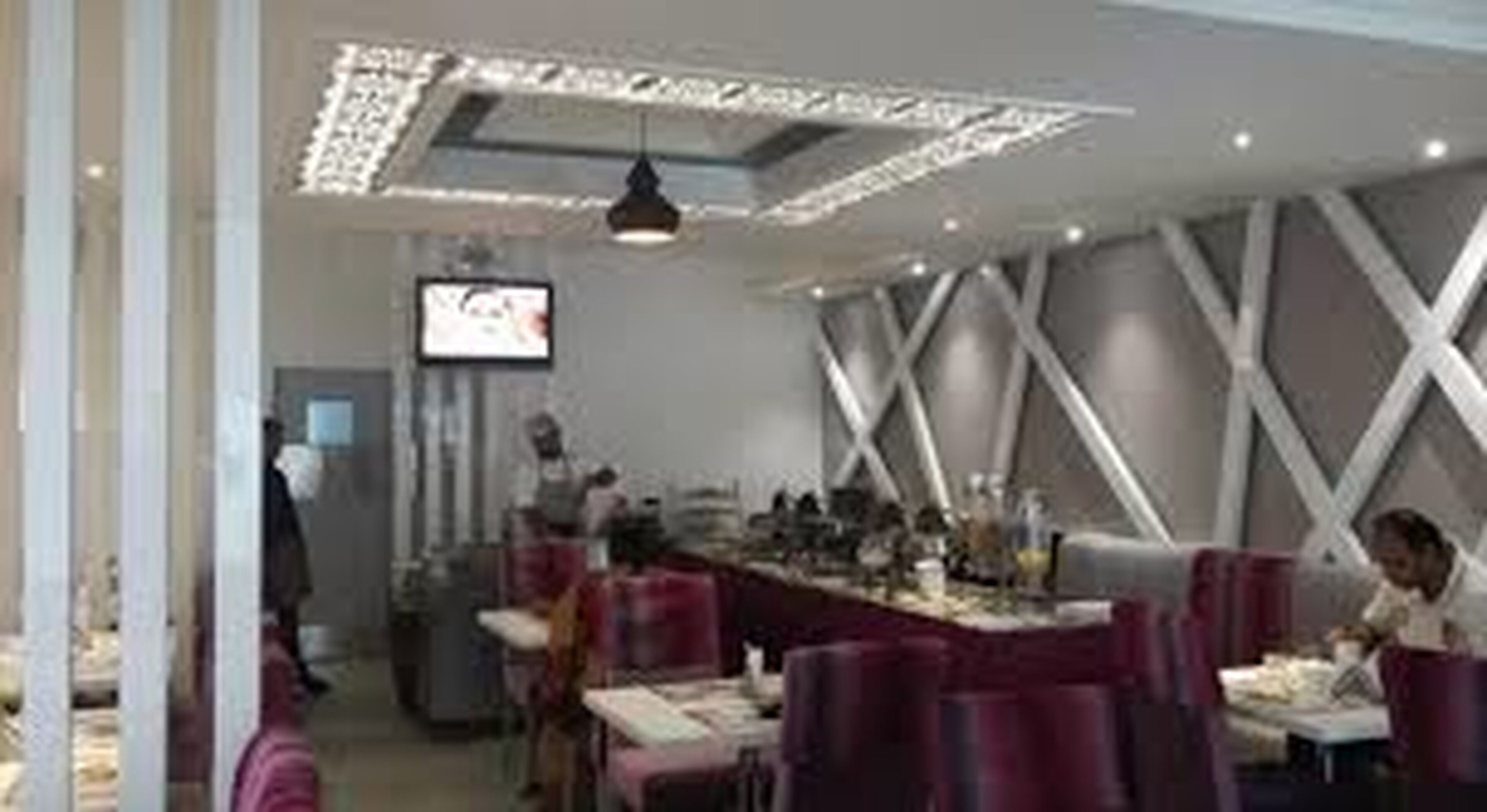 Café da manhã com buffet todos os dias (INR 225 por pessoa) 