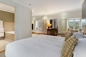 Quarto casal clássico (Classic) | Individualmente decorados, individualmente mobiliados, escrivaninha