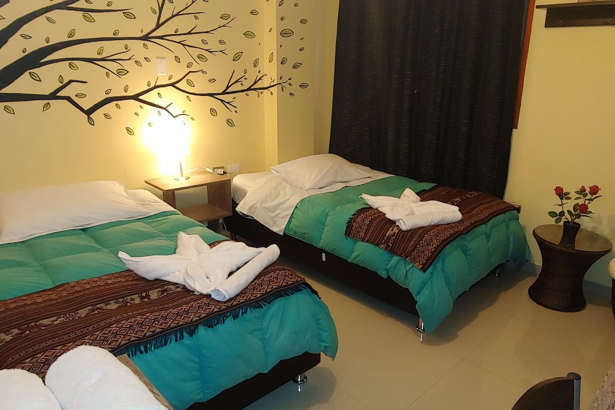 Quarto Triplo Comfort, 1 quarto | Cofre no quarto, cortinas/cortinados opacos, Wi-fi grátis