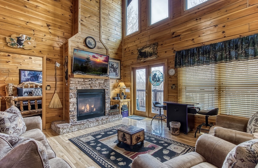 Located 1.5 Mi. From The Parkway In Pigeon Forge. - Pigeon Forge, TN