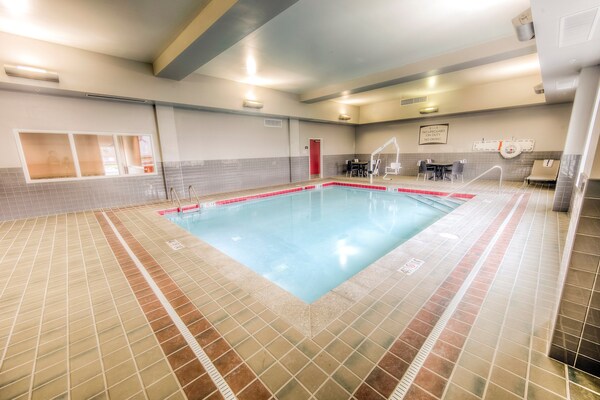 Studio Suite Only 1 Mile From Osu! | Indoor Pool + 24-hour Business Center - Ohio State University, Columbus