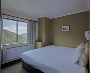 Quarto casal | Wi-Fi de cortesia, roupa de cama