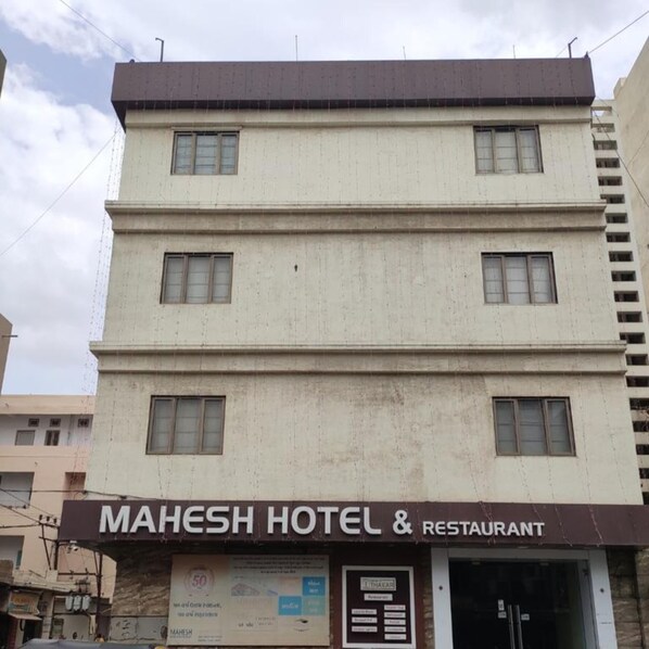 Mahesh Hotel in Morbi – Hotels.com