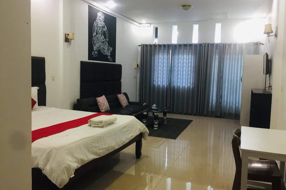 Quarto Duplo Deluxe | Secretária, Wi-fi grátis, com mobília individualizada