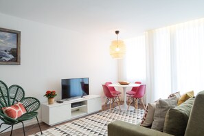 Apartamento, 2 quartos (Maison 1) | Área de estar | TV de tela plana