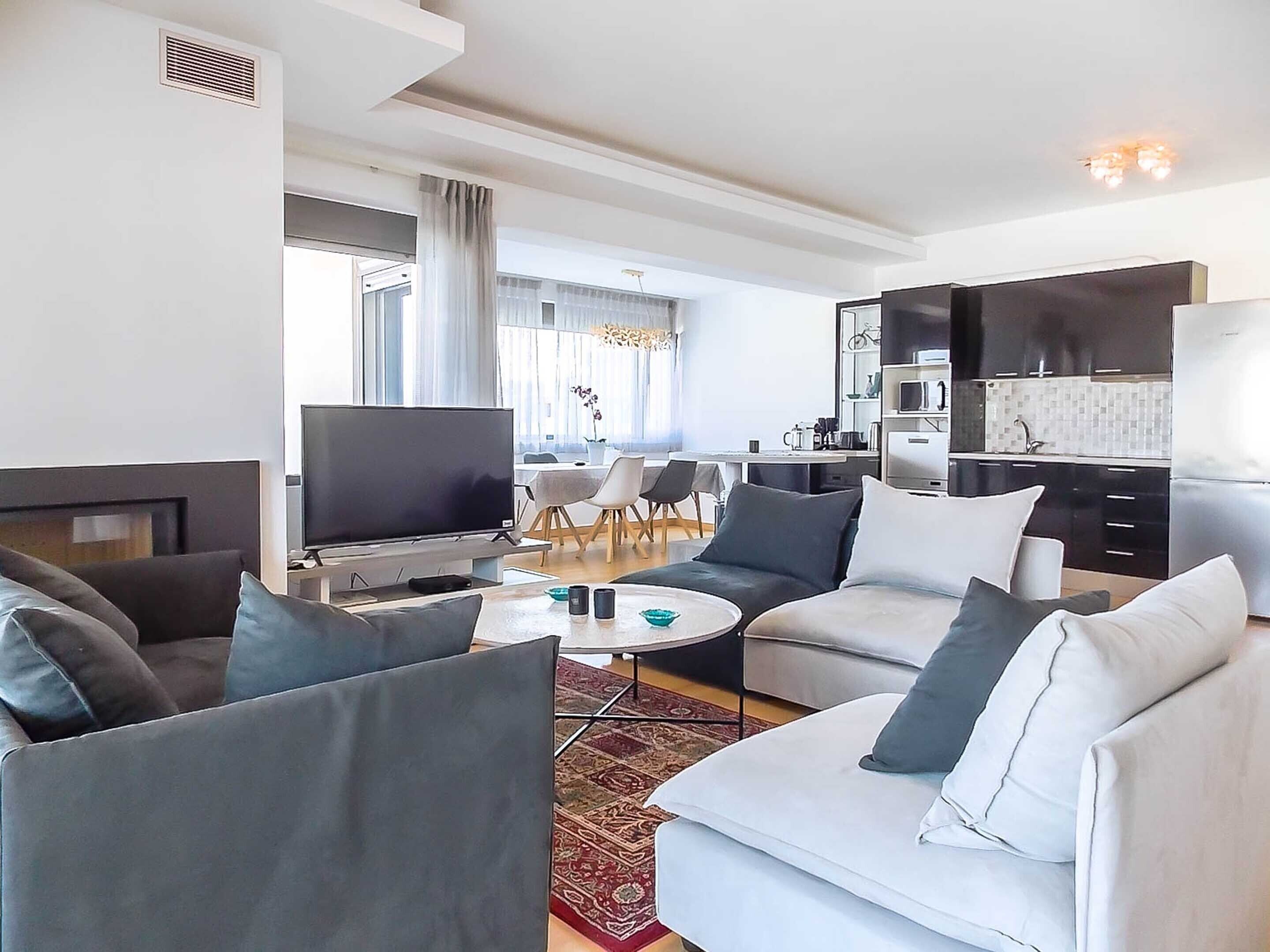 Apartamento Panorâmico | Sala de estar | Televisor de ecrã plano de 42 polegadas com canais por cabo, televisor 