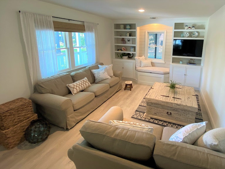 Cozy Island Cottage With A Key West Flair - Closest To The Beach!!! - Virginia