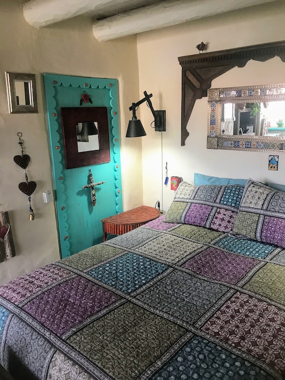 Casita Pequena Efficiency Apartment - Taos, NM
