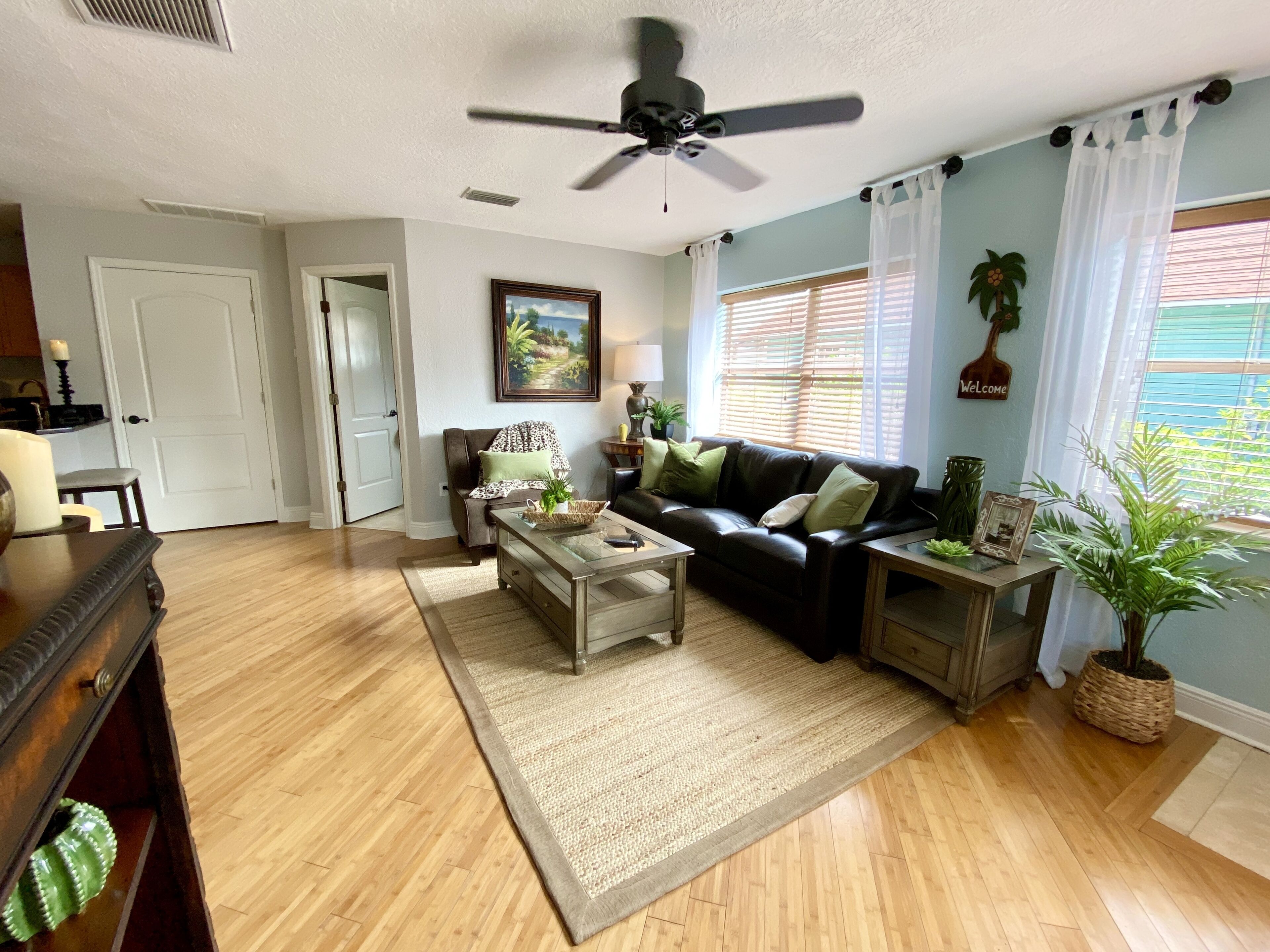 The Tropical Bungalow - Safety Harbor, FL