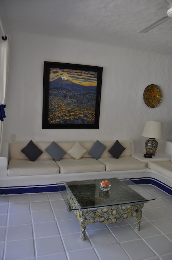 Villa Tranquila, Hermosa Y Colorida En Un Condominio Privado - Ixtapa Zihuatanejo