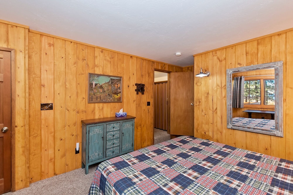 Happy Lake Cottage: Lake Views And Rustic Charm! - Big Bear, CA