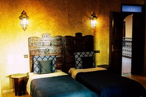 Quartos insonorizados, Wi-fi grátis, roupa de cama fornecida