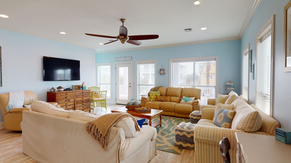 Shared Pool, Boardwalk And Golf Cart Included - Port Aransas, TX