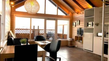 Casa de campo, 1 quarto | Área de estar | Smart TV
