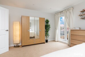 4 quartos, individualmente decorados, individualmente mobiliados