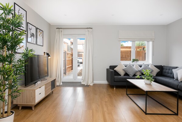 Smart TV 50 polegadas com canais digitais, TV, Netflix