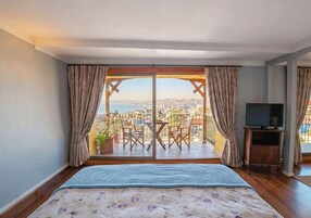 Quarto casal luxo | Cofres nos quartos, cortinas blackout, quartos à prova de som