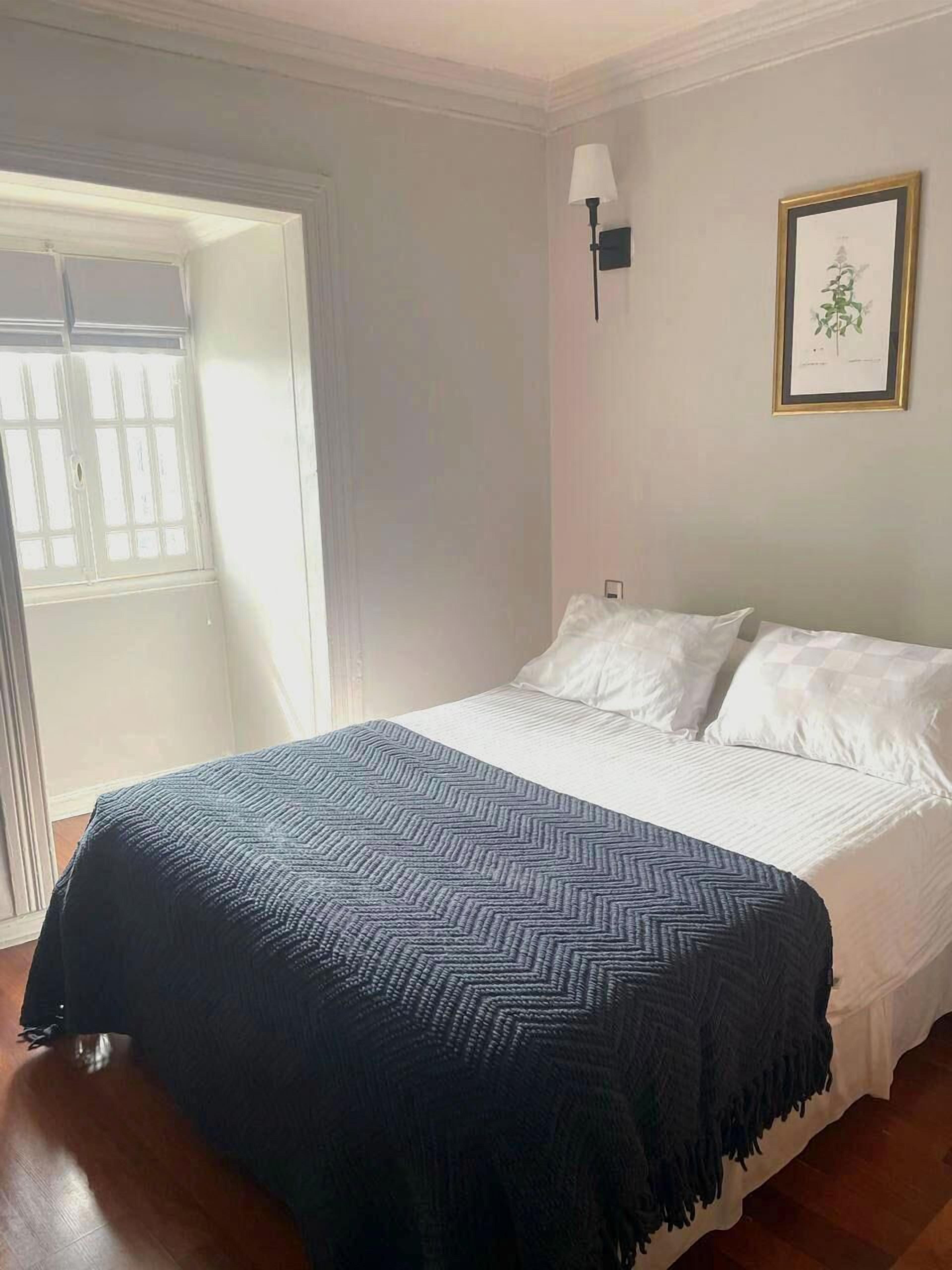 Quarto solteiro júnior | Cofres nos quartos, cortinas blackout, quartos à prova de som