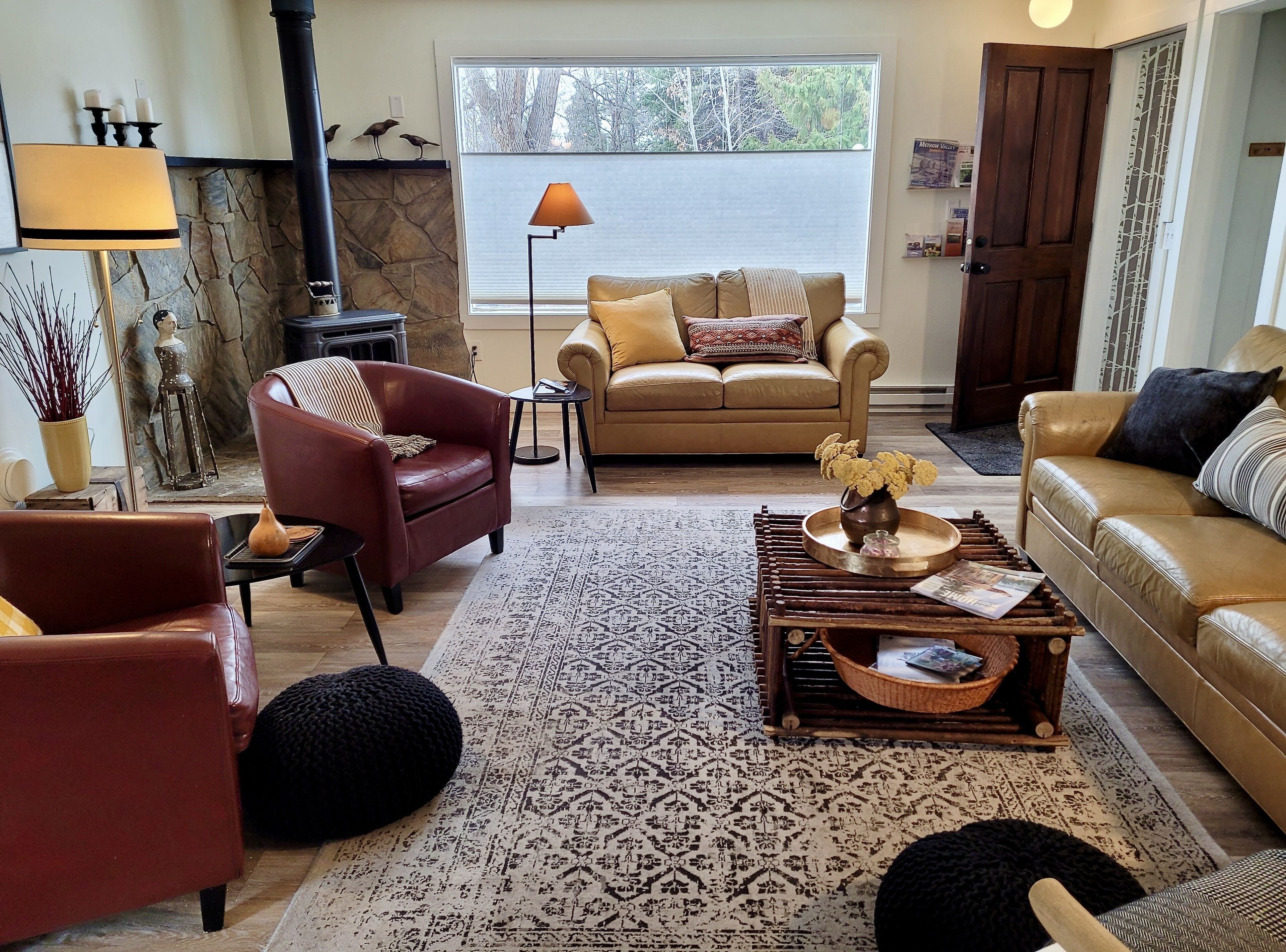 Starry Night Retreat! Dog Friendly And One Block Above Downtown Winthrop! - Winthrop, WA