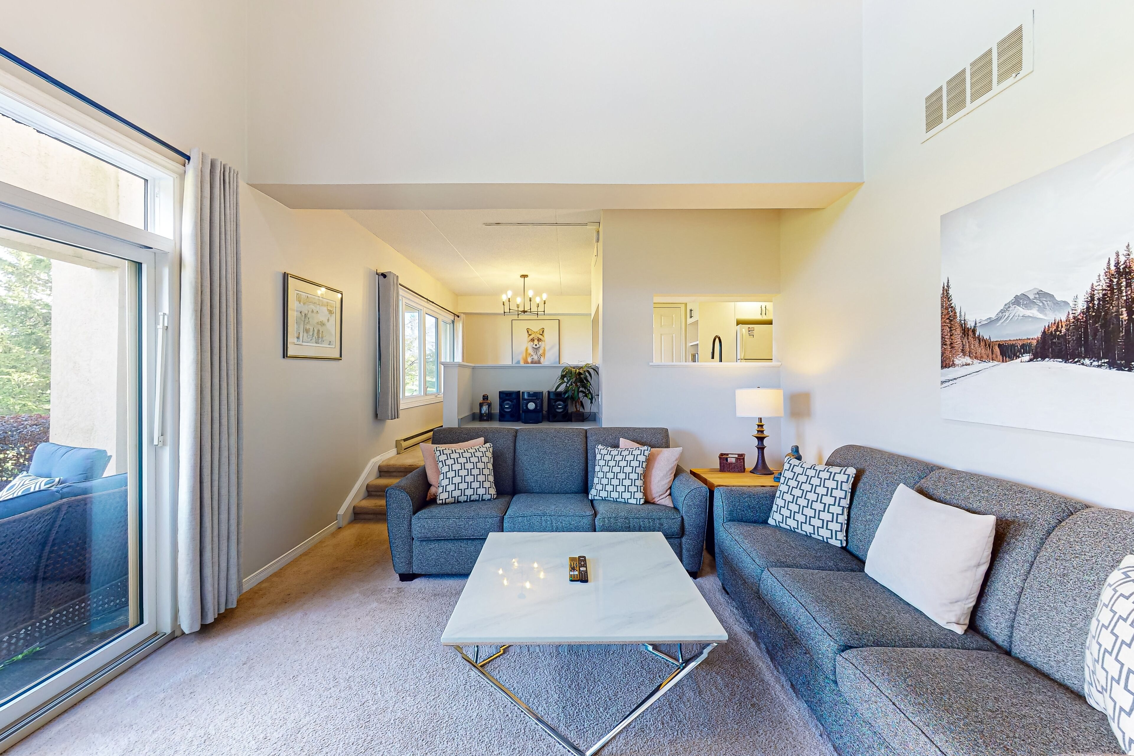 Spacious Dog-friendly Retreat With Furnished Patio, Grill & Ac - Walk To Village - Ontario