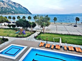 Piscina exterior sazonal 