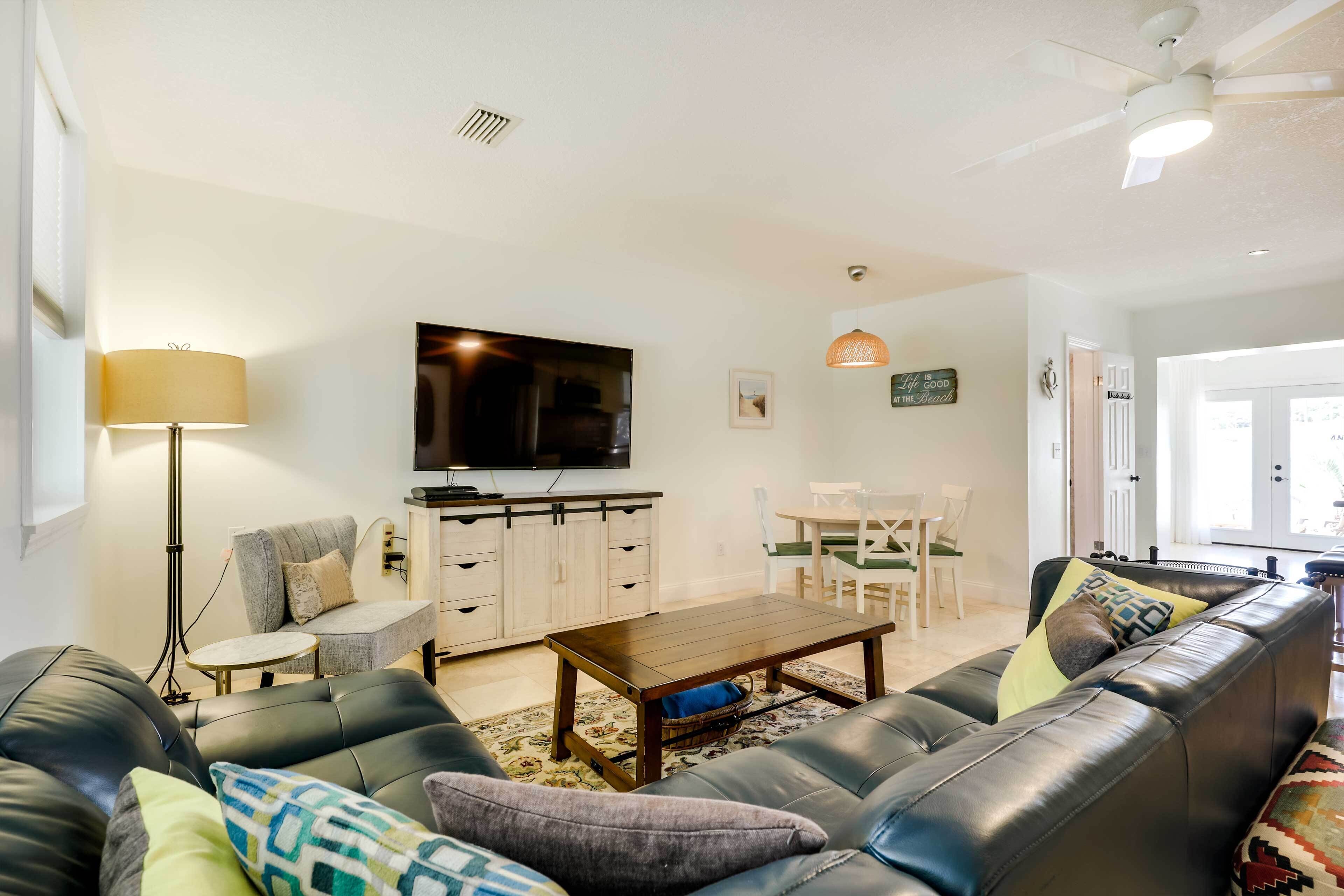 St Augustine Cottage W/ Fire Pit - Walk To Pier! - St. Augustine Beach, FL