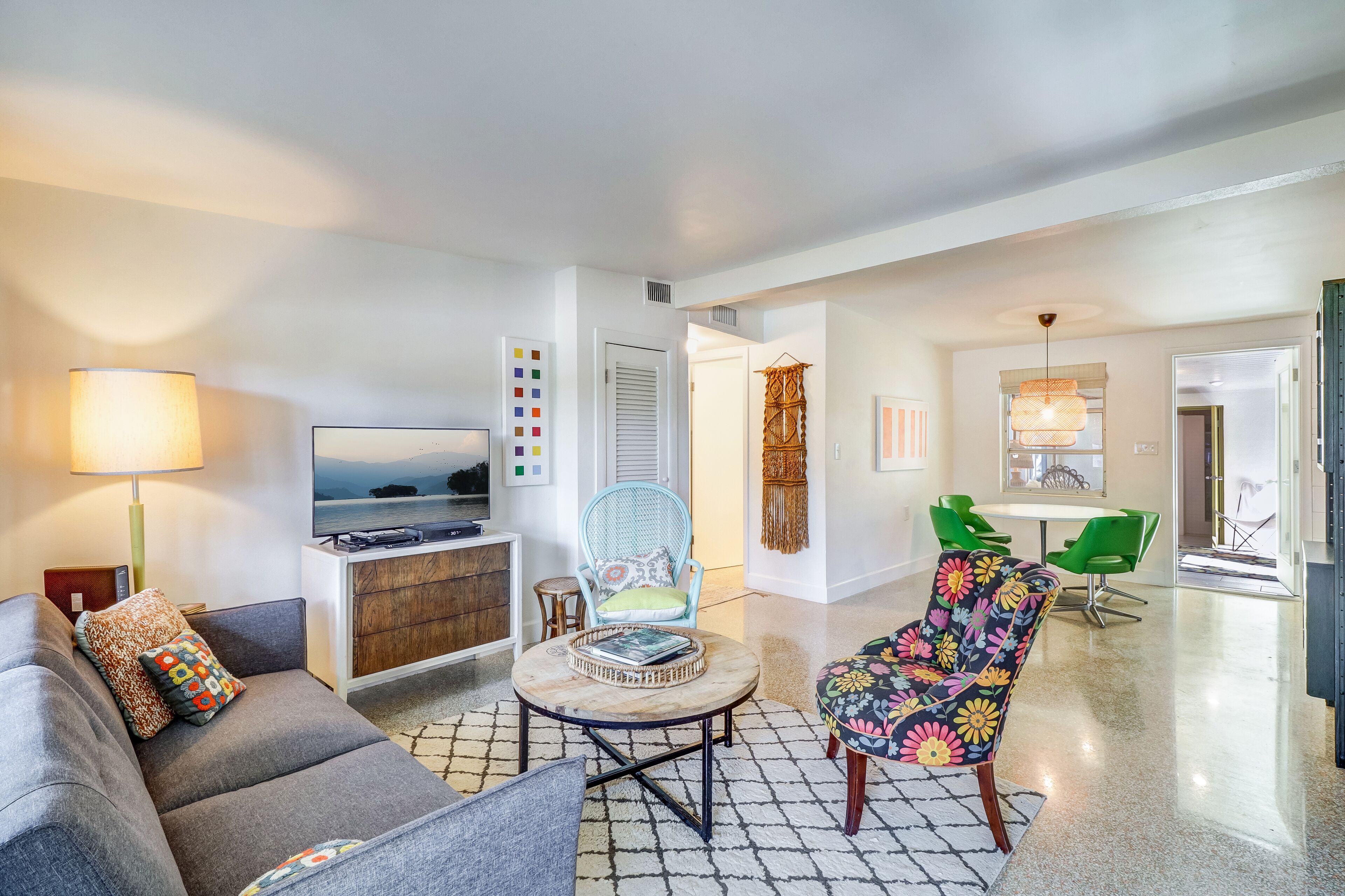 Lovely Beach Bungalow 1 Block From Beach W/swimming Pool & Awesome Backyard - Indian Rocks Beach, FL