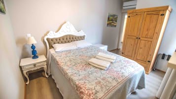 Quarto Exclusivo, 1 cama de casal | Minibar, Wi-fi grátis, roupa de cama fornecida