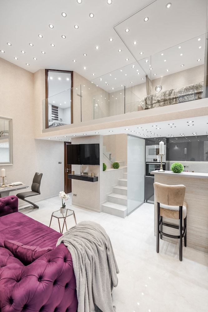 Stylish Two-bedroom Suite In The Center - Budapest